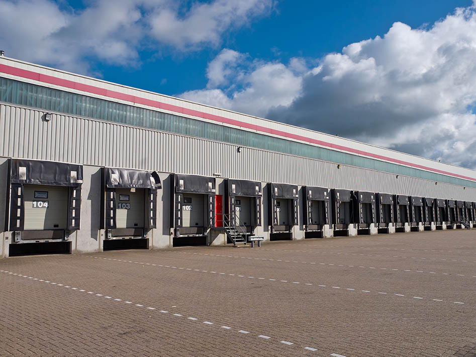 35+ Warehouse Industry Statistics to Know in 2024